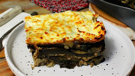 Μελιτζάνες φούρνου με τραχανά και φέτα