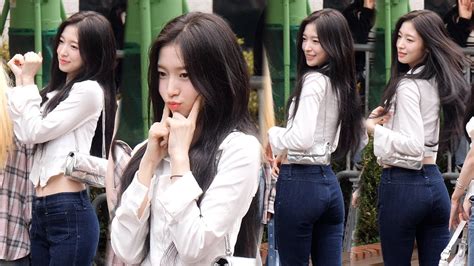 오마이걸 아린 직캠 청바지 뒤태 미인 Oh My Girl Arin｜뮤직뱅크 출근길 240906 Youtube