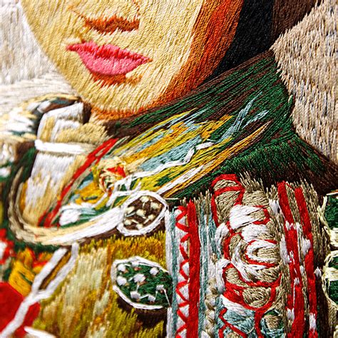 苗族少女少数民族现代特色油画风餐厅竖版刺绣客厅沙发墙挂画装饰画全绣铝合金边框壁画 刺绣墙布厂家