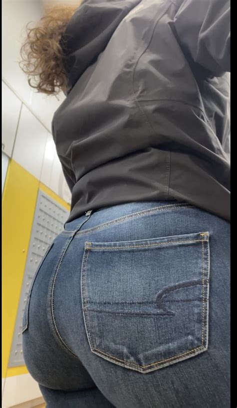 Stood Behind A Pretty Latina W A Big Ass In Jeans I Enjoyed The View