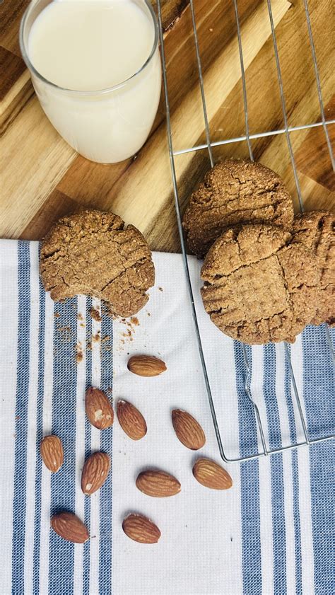Easy Vegan Almond Flour Peanut Butter Cookies