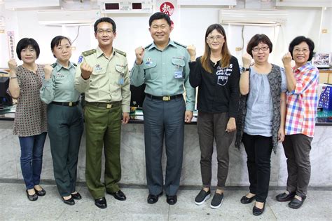 國防部發言人 「簡政便民，感動服務」的臺南市後備指揮部服務臺