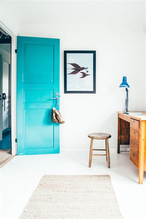 Как покрасить деревянные двери в белый цвет 96 фото