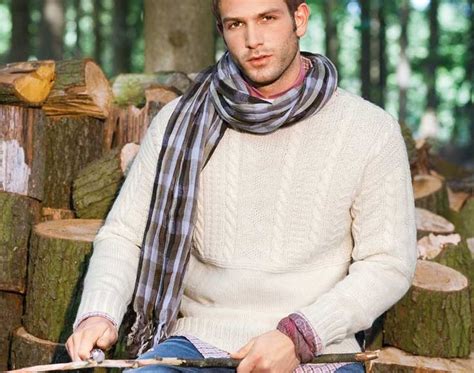 Джемпер с косами для мужчин схема вязания спицами Вяжем Джемперы на Crew Neck