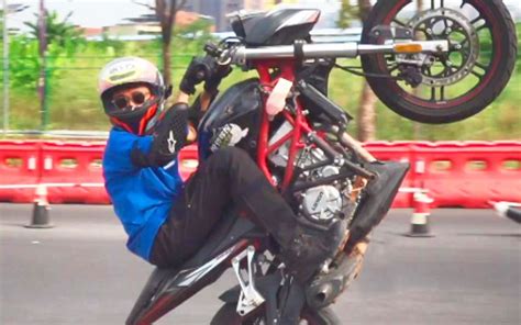 千 万 别 学 翘 头！ 哔哩哔哩