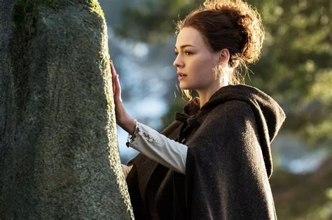 Outlanders Sophie Skelton Reveals Behind The Scenes Secrets Of Iconic