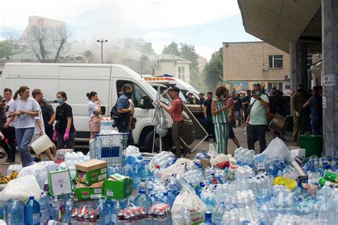 Масована ракетна атака росіян по Києву Фото й відеорепортаж з Охматдиту портал новин Lb Ua