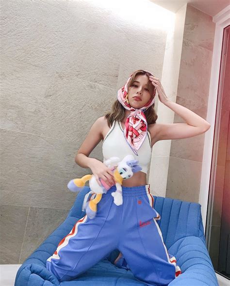 แฟชั่นกางเกงวอร์ม 20 ไอเดียแมตช์กางเกงวอร์ม เท่ก็ได้ แซ่บก็โดน