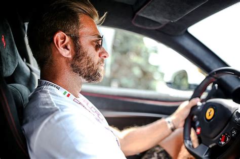 Los Hombres Que Desean Autos Deportivos Tienen El Pene Pequeño Según