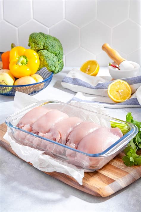 Мясо бедра 750г бескостное без кожи цыплят бройлеров Индивидуальная упаковка купить в каталоге