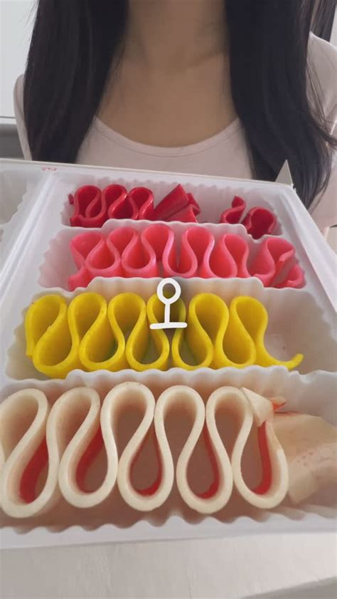 모닝 📌소리가 장난아닌 리본캔디🍬🎀 🔊약간의 Asmr이 있습니다 댓글 요청으로 해외 직구한 리본 캔디 배송 중 많이 부서진다는 후기가 많았는데 저는 나름 멀쩡하게