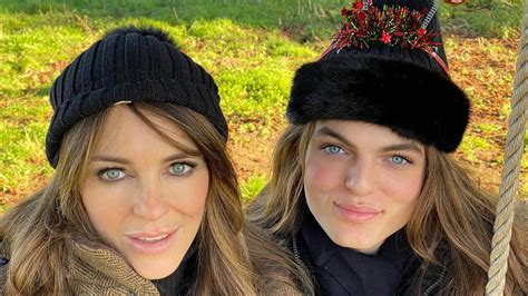 Elizabeth Hurley Presume De Hijo Y Son Id Nticos Hot Sex Picture