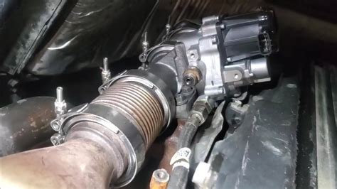 How To Remove And Replace An Egr Valve In An International Lt A26