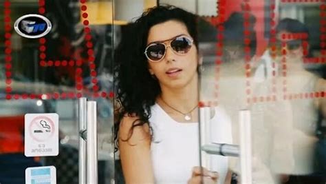 დავით საპირი ეს ქალი ლამაზი სიმღერა და სახალისო კლიპი Gtv არხისგან Смотреть онлайн в