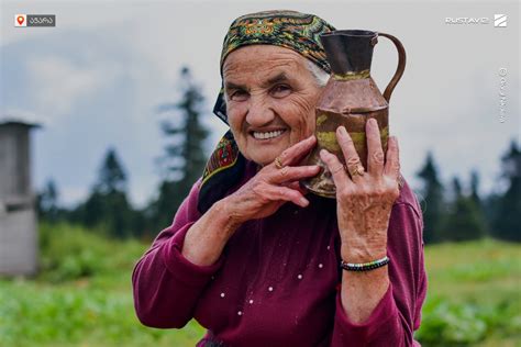 Rustavi 2 • რუსთავი 2 შუშანა ბებო სრულიად შემთხვევით წყაროსთან შევნიშნე ხელში სპილენძის