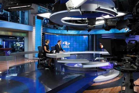 Conozca Al Nuevo Periodista De Noticias Caracol Que Encantó Con Su Belleza