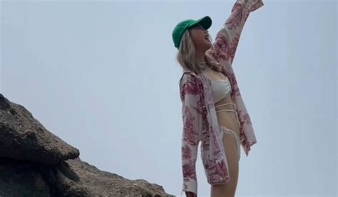 รวมรูปภาพของ มินนี่ ภัณฑิรา ใส่บิกินี่เดินชิลบนโขดหิน โชว์น้อยแต่หุ่นแซ่บมาก รูปที่ 12 จาก 24