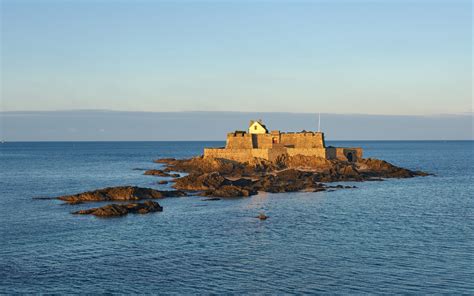 Download Wallpaper 2560x1600 Fortress House Island Sea Widescreen 16