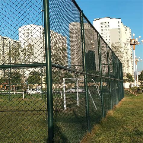 生产精良抗腐蚀性强球场围网 体育场防护栏厂家球场围网安平县康恩金属丝网制造有限公司 销售总部