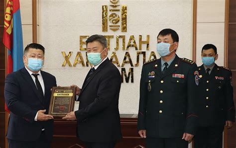 Зөөврийн хүчилтөрөгчийн аппарат хандивлав Newswall