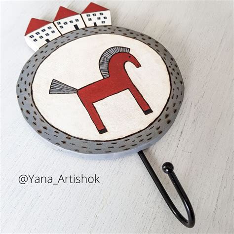 Деревянная вешалка ручной работы с лошадкой ключница с домиками купить в интернет магазине