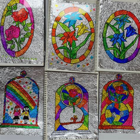 💗현정 스테인드글라스수업 은박지와 Ohp필름으로 스테인드글라스 느낌으로 표현하기⚘️ 에이스 45학년은 알아서 척척👍 12학년들도 만족스러웠던 수업😊 방과후미술