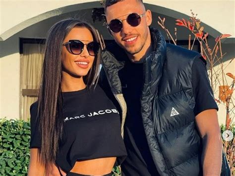 Национал забърса ново секси гадже