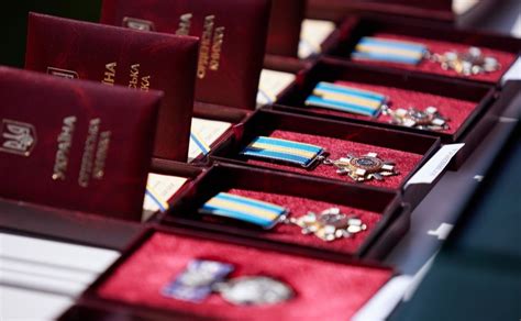 Зеленський підписав Указ про відзначення військових у ньому кілька сотень — нагороджені