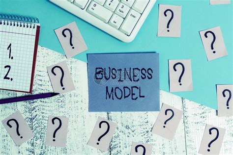 概念手写显示商业模式公司用来产生收入或利润的概念意义策略在木桌上书写高清图片下载 正版图片504185992 摄图网