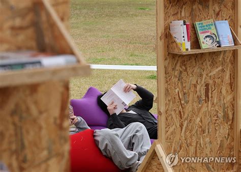 추운 겨울 외로움을 느낀다면국립중앙도서관 사서 추천 도서 연합뉴스