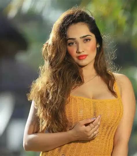 Pratika Sood Biography Age Family Details Bf Net Worth More