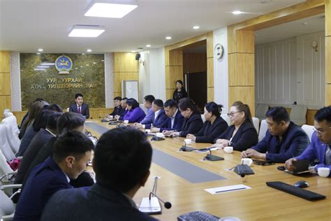 УУЛ УУРХАЙ ХҮНД ҮЙЛДВЭРИЙН САЛБАРЫН НУТГИЙН ЗАХИРГААНЫ УЛСЫН БАЙЦААГЧИД ЭРХЭЭ АВЛАА Аж