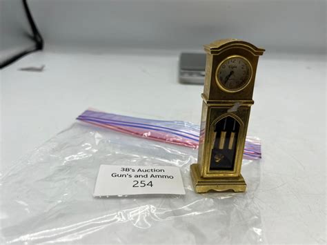 Lot Small Elgin Clock Décor