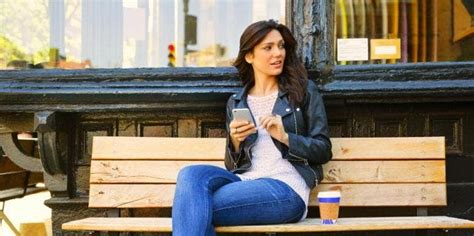 How You Text Your Crush To Get His Attention According To Your Zodiac