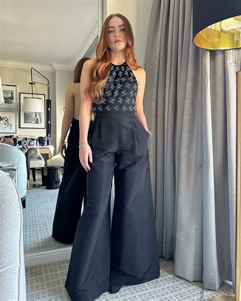 Sadie Sink 12 05 2022 • Celebmafia