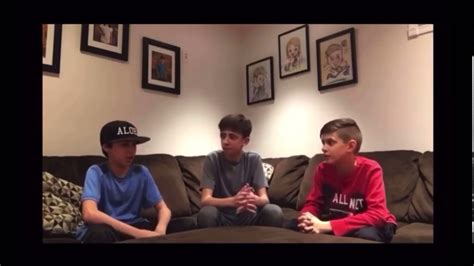 Создать мем человек мем школьник школьники на диване мем Картинки Meme