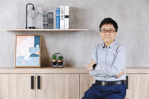 緯筌 今天中午到真理大學，跟觀光系的老師們分享如何運用 Ai 工具來從事學術研究與教學。下午回到臺北，我開始準備博士班資格考。仔細想想，博士生可以如何善用 Ai 工具來準備資格考呢？ 之前