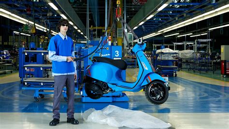 Vespa Sprint Sporty And Easy To Handle With A Gritty Look