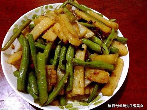 小土豆炒豆角的做法焖五分钟出锅 膳食养生频道 东方养生