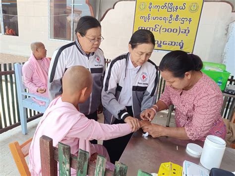 မိုးကုတ်မြို့၌ အစိုးရဓမ္မစရိယစာမေးပွဲဖြေဆိုနေသည့် သံဃာတော်များနှင့် သီလရှင်များအား ကျန