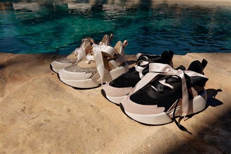 Pizza Hut 9 9 9 ХӨТӨЛБӨР ХҮРГЭЛТТЭЙ БОЛЛОО 🚘🍕 Эхний пиццагаа үндсэн үнээр нь аваад 2 3 дахь