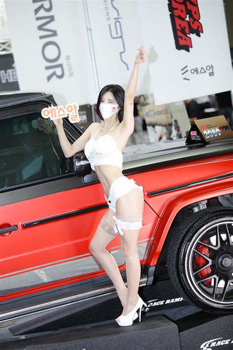 레이싱 모델 확실히 흰 피부는 치트키야