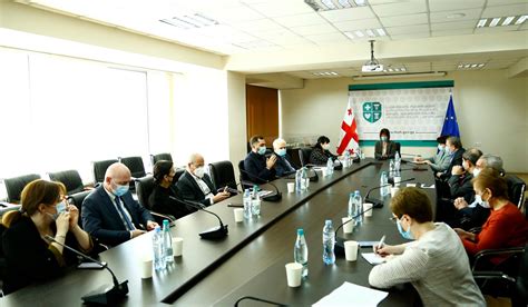 „სინოფარმით“ ვაქცინაციის პროცესში 18 წლის ზემოთ მოქალაქეები ჩაერთვებიან” ამის შესახებ