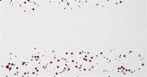 흰색 바탕에 빨간색과 흰색 색종이 별입니다 해피 캐나다 데이 배너 디자인 플랫 레이 평면도 복사 공간 사진 Unsplash의 색종이 조각 이미지