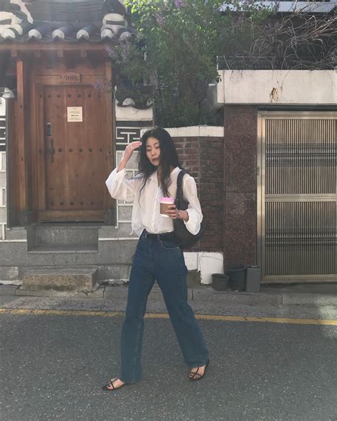 딘디💞 샤넬 신세계 헤리티지 1935년에 지어진 역사적인 건축물에 위치한 샤넬 신세계 헤리티지 부티크 곳곳에 은행으로 쓰였던 옛 흔적들 그리고 건물 고유의 건축미와