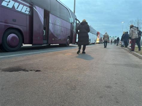 Българи са блокирани с часове на сръбско унгарската граница