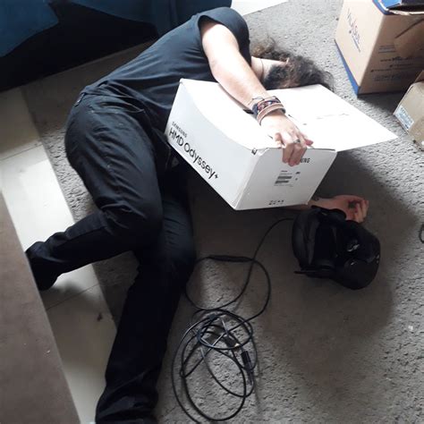 My Samsung Odyssey Headset Finally Arrived After Getting Stuck In The Crappy Brazilian Postal
