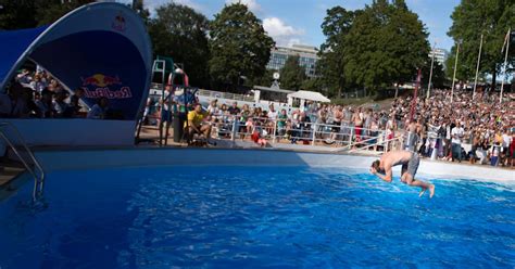 Watch The Belly Flop World Championships In Norway