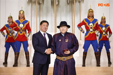 Монгол Улсын Ерөнхийлөгч Ухнаагийн Хүрэлсүх зарлиг буулган нэр бүхий эрхмүүдэд төрийн дээд цол