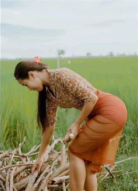 ျမင့္မိုရ္ ထီေရာင္း၀ယ္ေရး လုံးကြီးပေါက်လှ အမျိုးသမီးတယောက် အိမ်ရှေ့မ